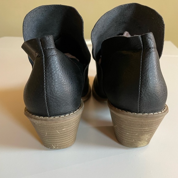 Universal Thread | Shoes | Universal Thread Black Leather Ankle Boots ...